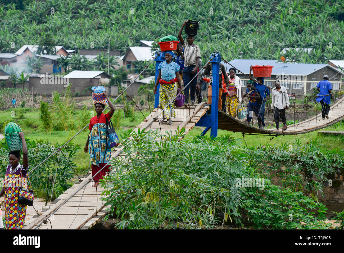 RWANDA, Ruhengeri, suspension bridge to cross a small river / RUANDA ...