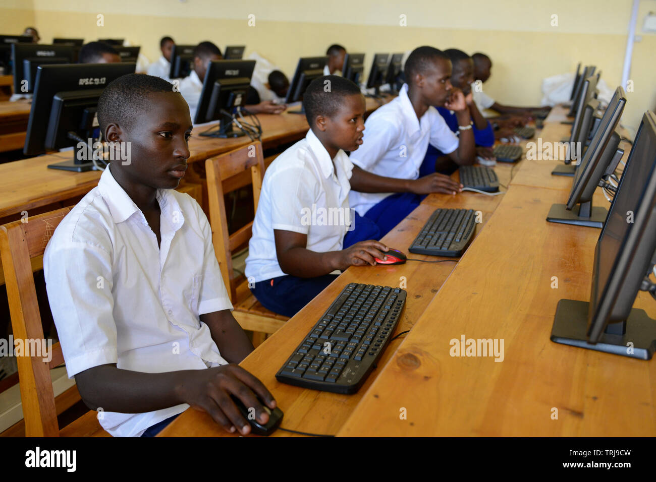 Africa school children computer hi-res stock photography and images - Alamy