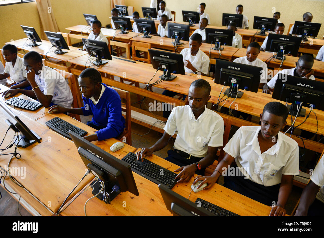 Africa school children computer hi-res stock photography and images - Alamy
