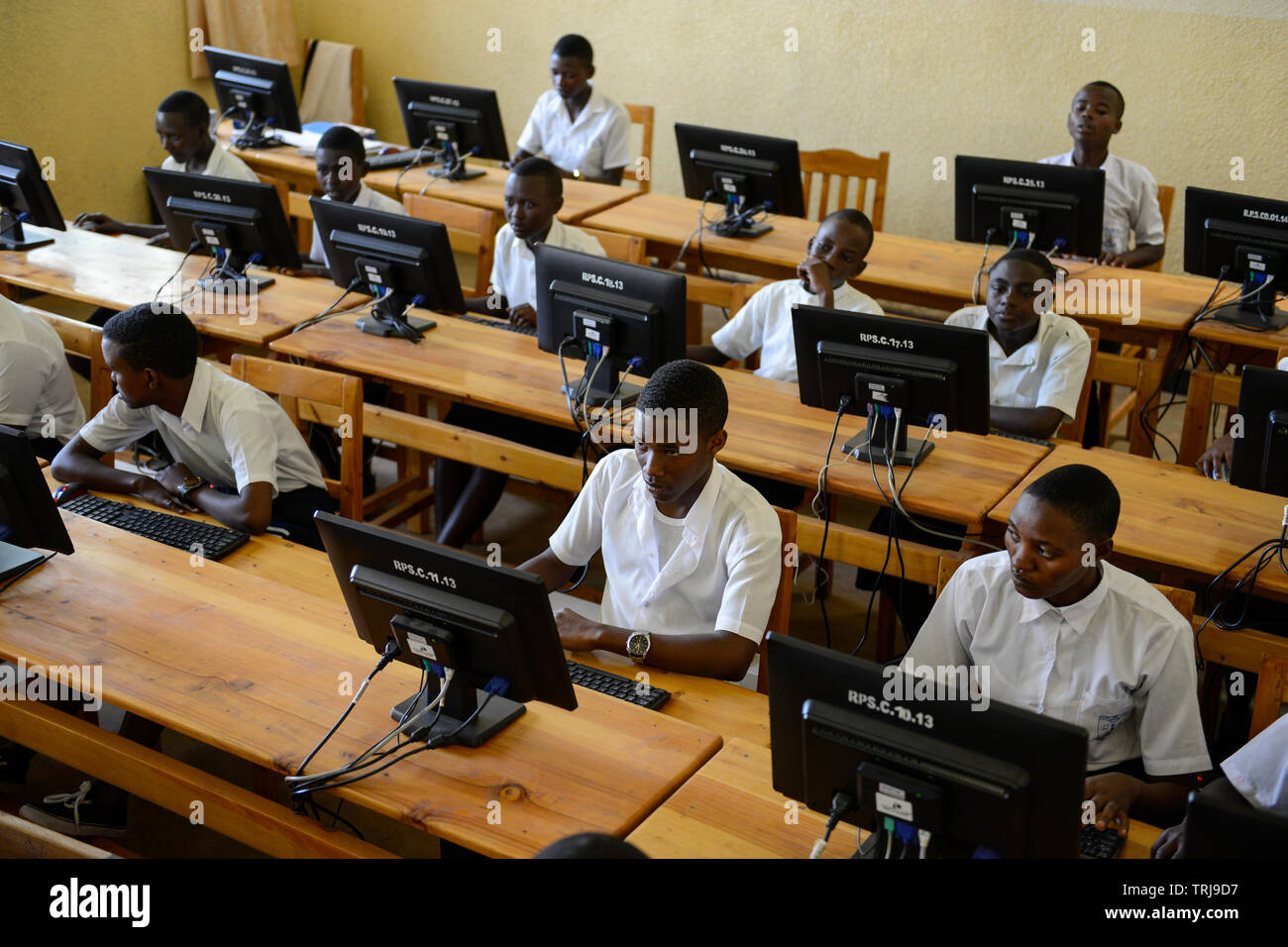RWANDA, Butare, children in computer class in secondary school / RUANDA ...
