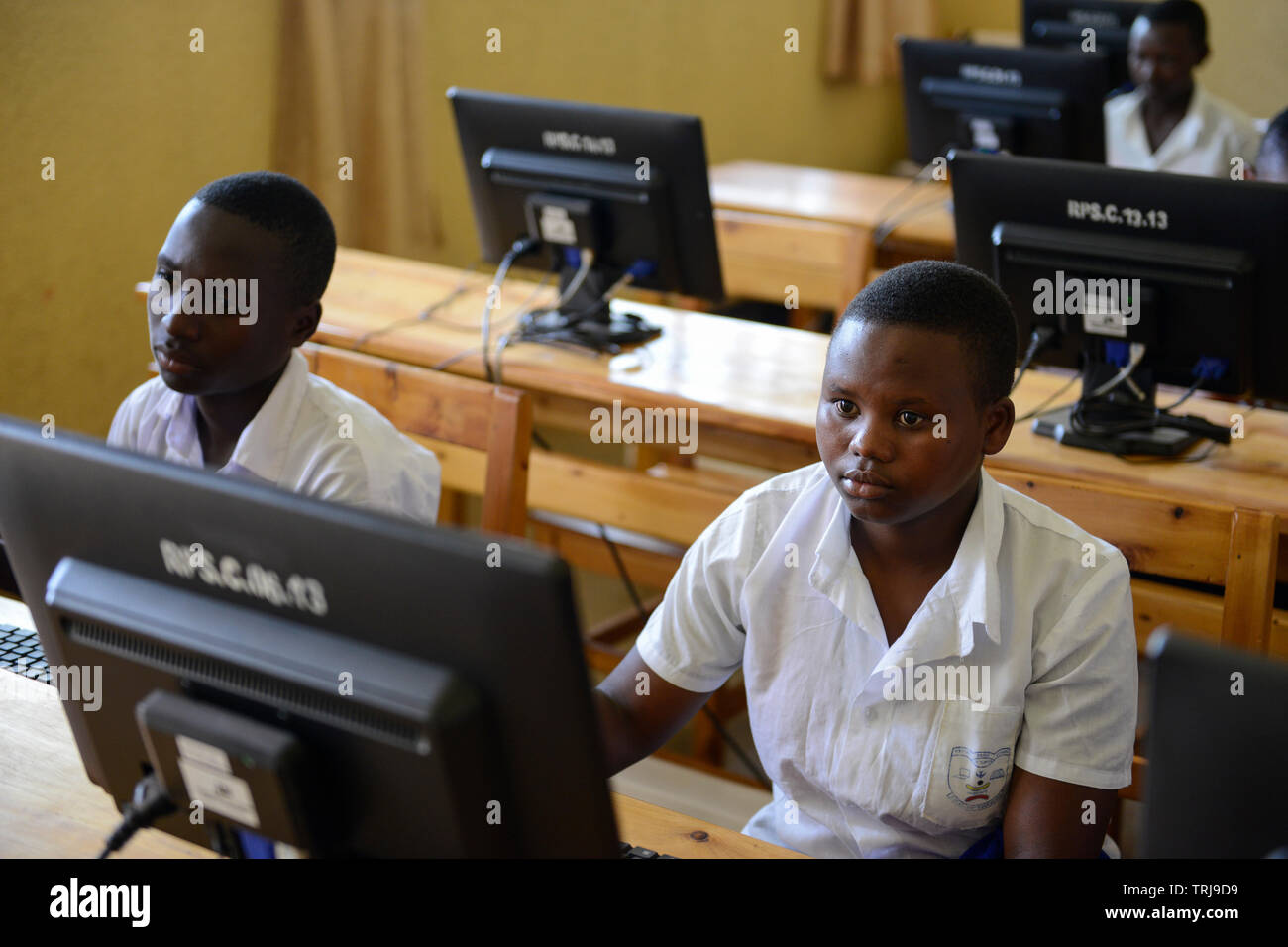RWANDA, Butare, children in computer class in secondary school / RUANDA ...