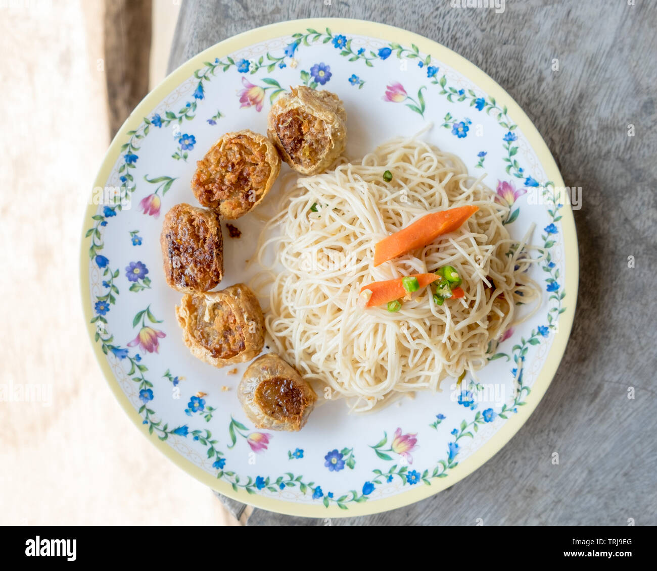 Stir fried white noodle hong kong and Hoi jo Deep fried chicken roll on ...