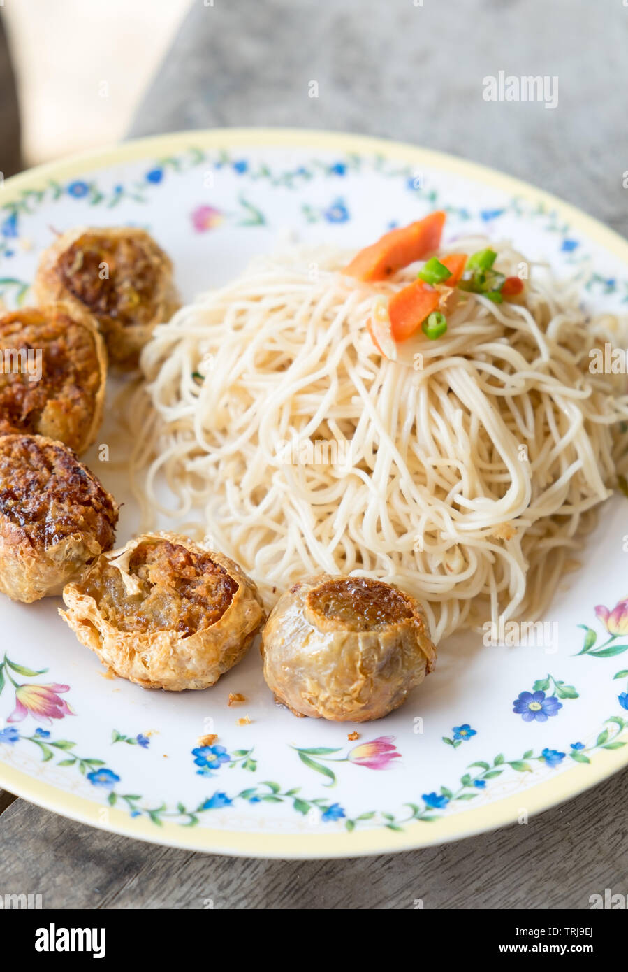Stir fried white noodle hong kong and Hoi jo Deep fried chicken roll on ...