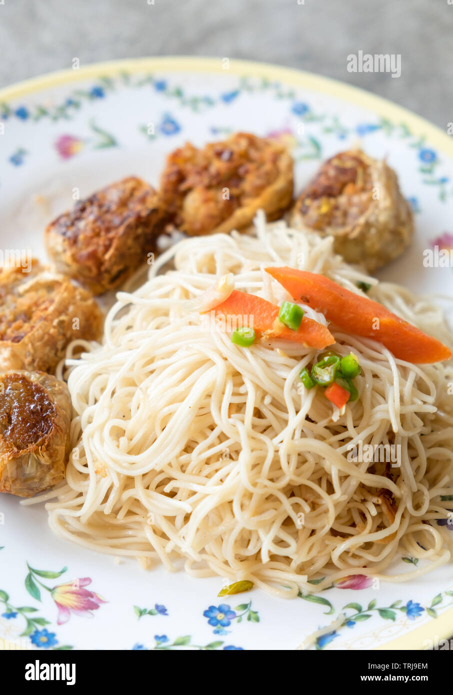 Stir fried white noodle hong kong and Hoi jo Deep fried chicken roll on ...
