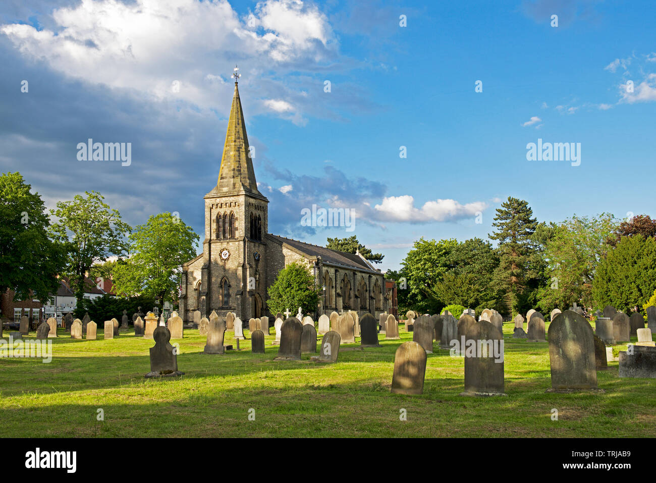 St james church graveyard in hi-res stock photography and images - Alamy