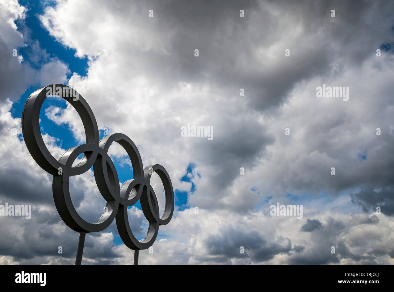 Silver olympic rings hi-res stock photography and images - Alamy