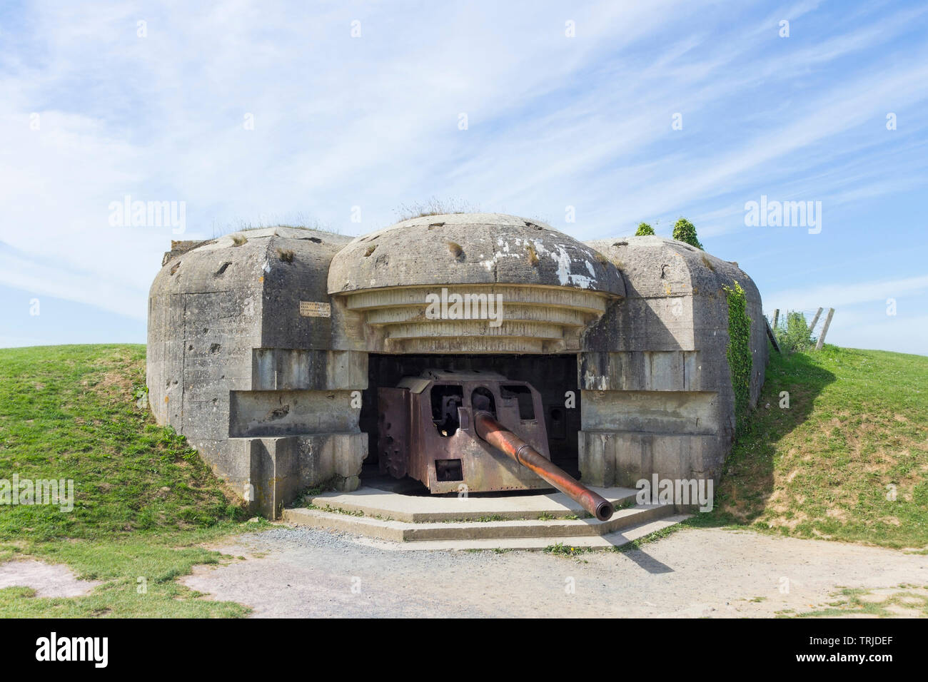 Casemate and Gun in the Longues-sur-Mer Gun Battery West of Arromanches ...