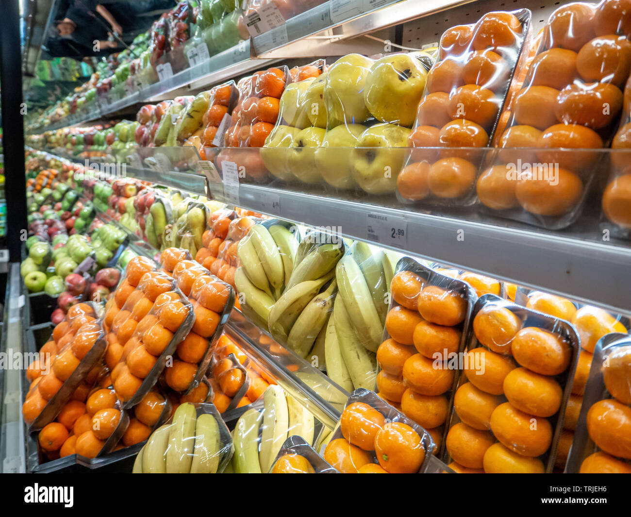 Supermarket fruit section hi-res stock photography and images - Alamy