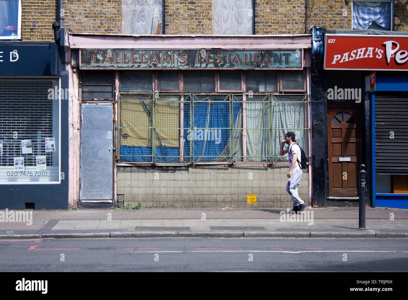 Empty shop window london hi-res stock photography and images - Alamy