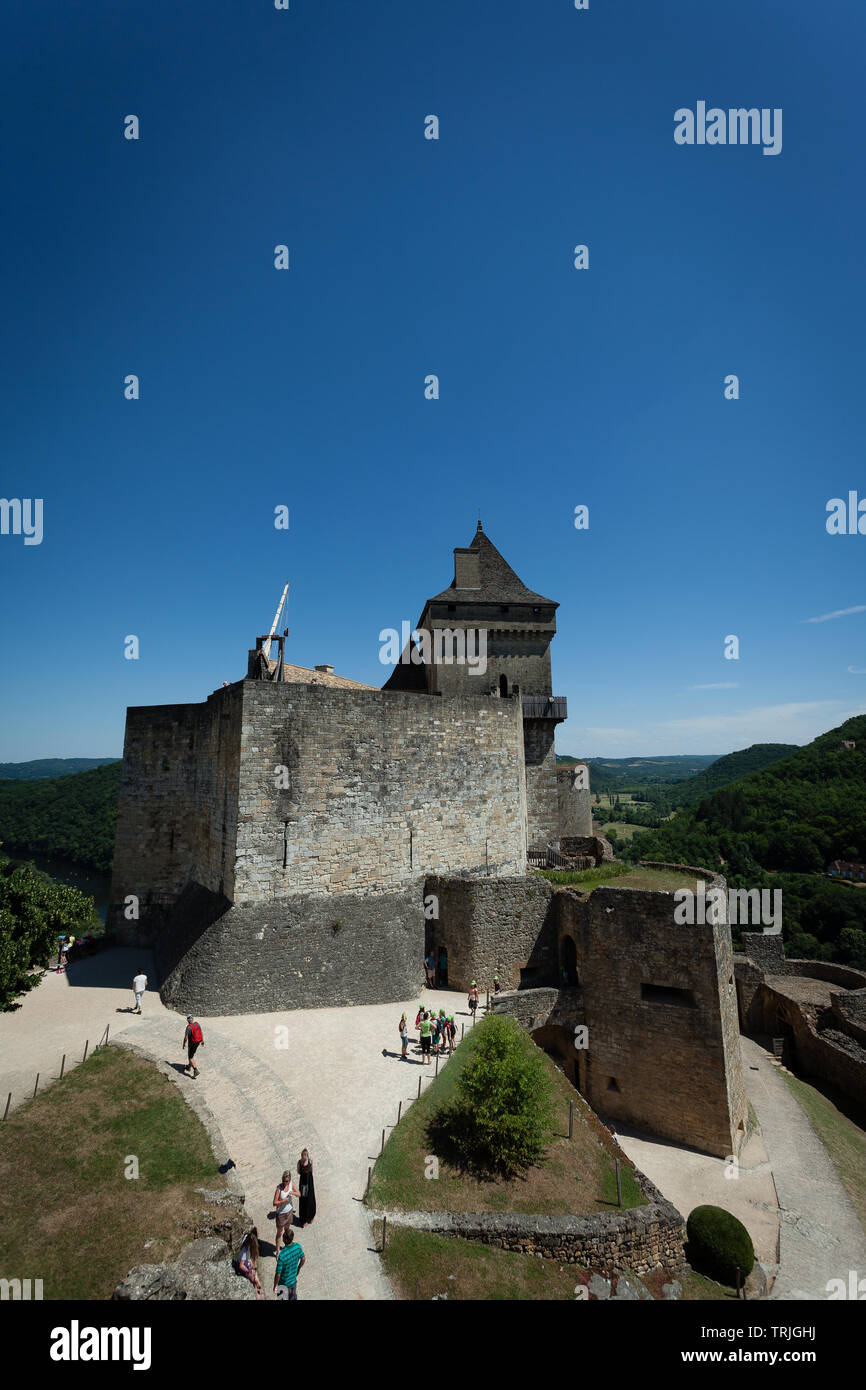 15th century chateau de castelnaud castle hi-res stock photography and ...