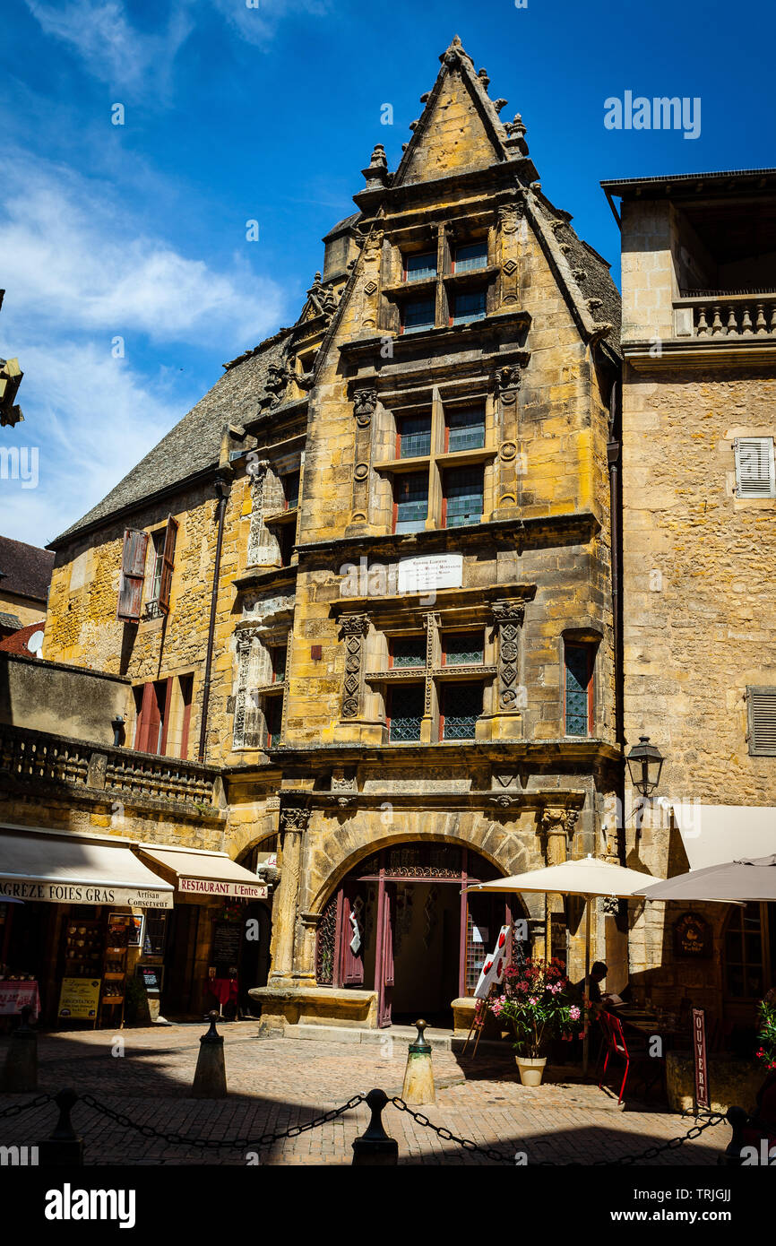 Medieval town square hi-res stock photography and images - Alamy