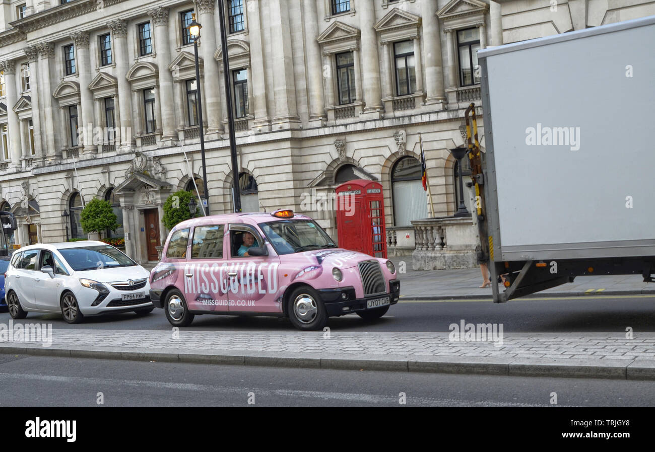 Harrods carriage hi-res stock photography and images - Alamy