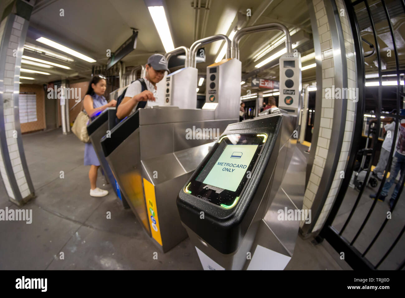 Tap in tap out trains hi-res stock photography and images - Alamy