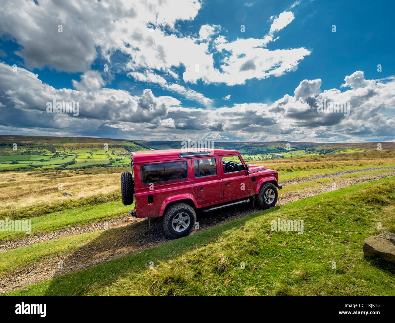 Green land rover hi-res stock photography and images - Alamy