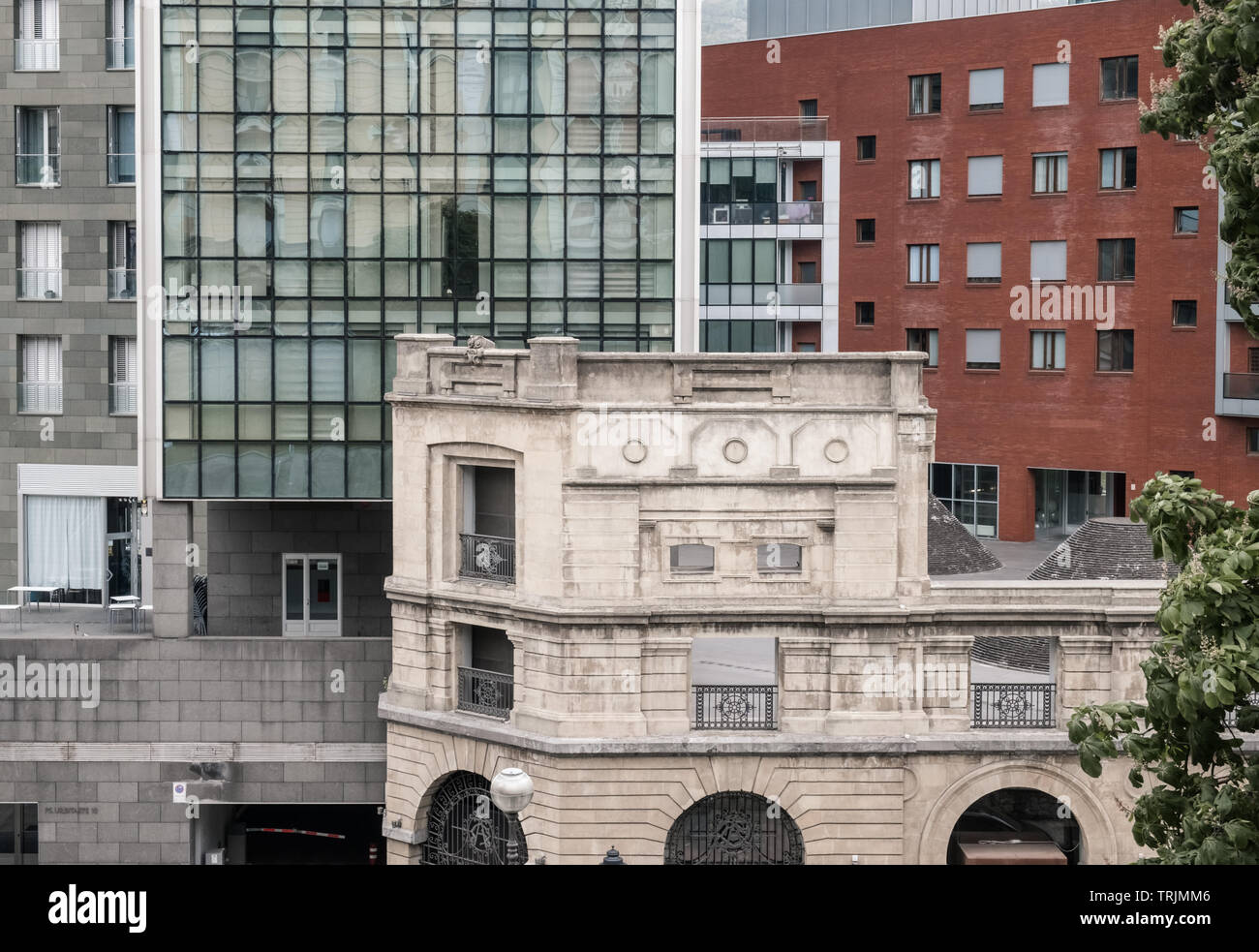 Example of traditional architecture integrated with modern architecture ...