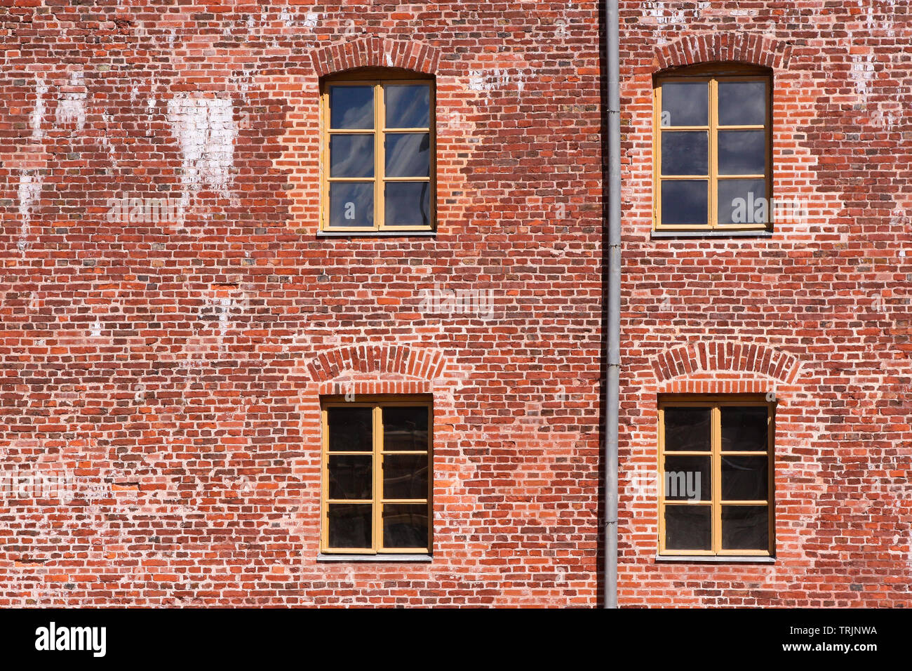 Brick wall windows hi-res stock photography and images - Alamy