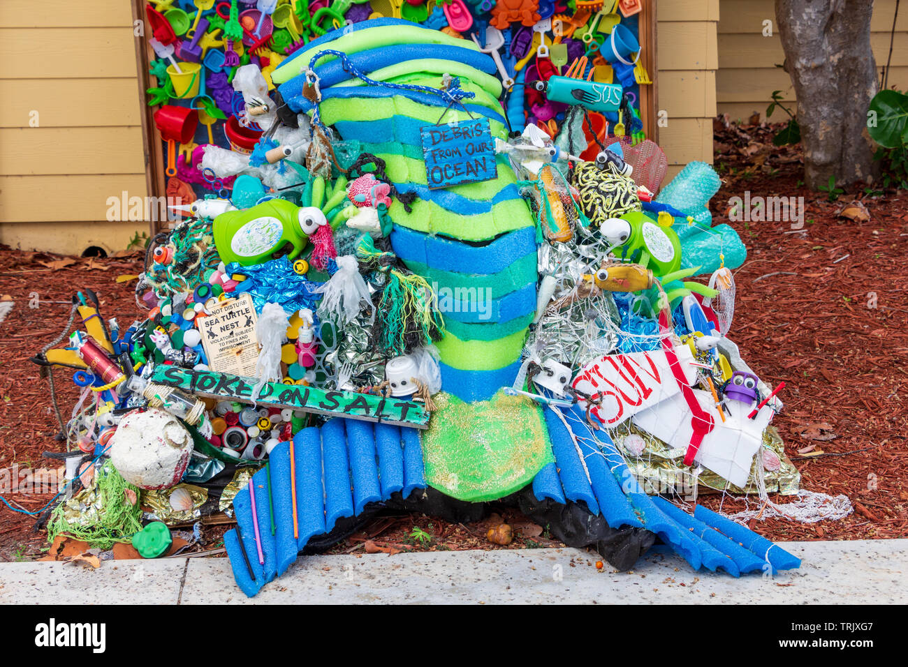 Sculpture trash hi-res stock photography and images - Alamy
