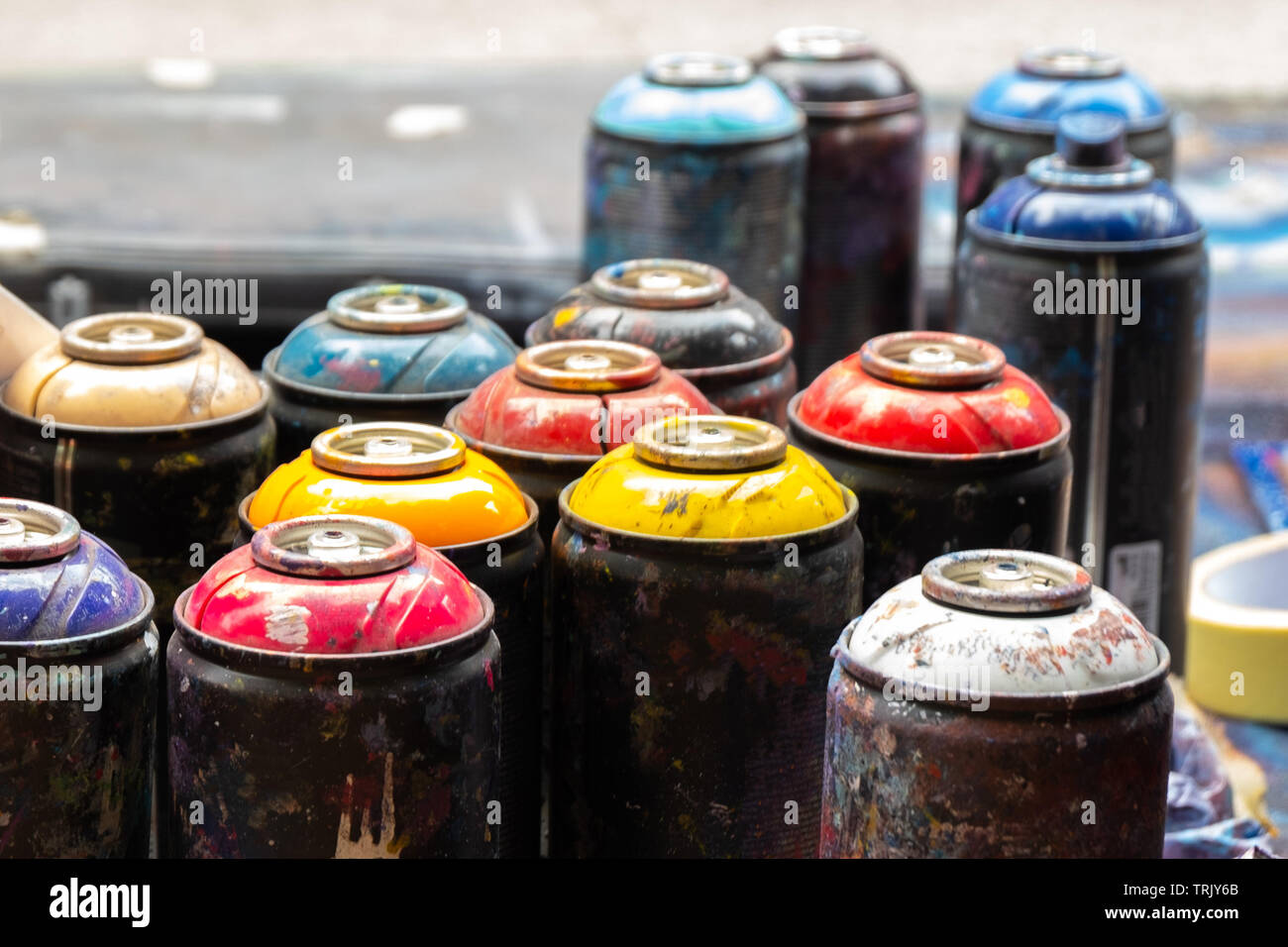 Used cans of spray paints in different colors Stock Photo - Alamy