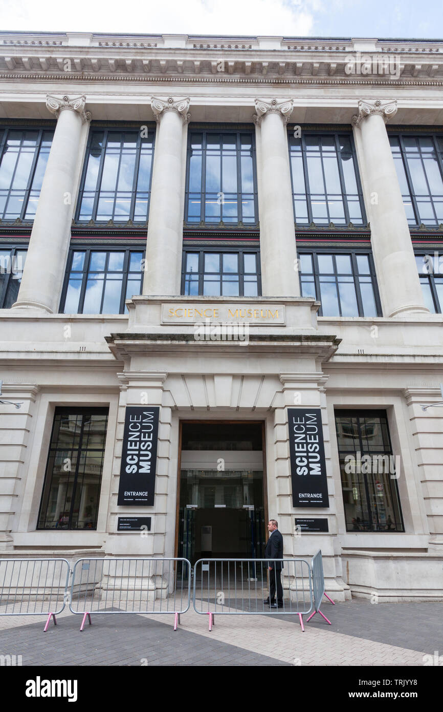 Science museum london exterior hi-res stock photography and images - Alamy