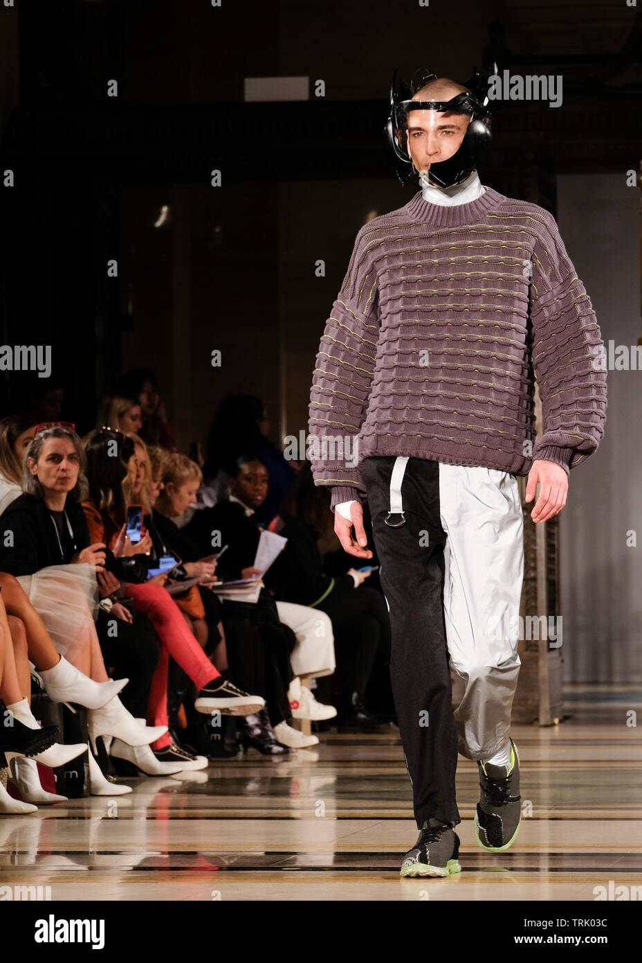 Male model catwalk hi-res stock photography and images - Alamy