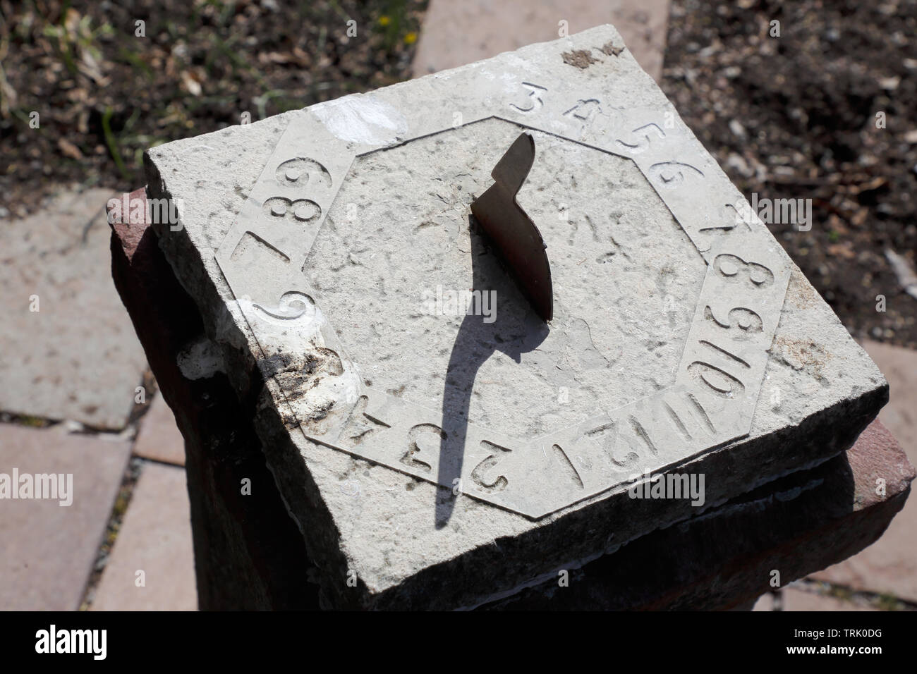 Sundial face hi-res stock photography and images - Alamy