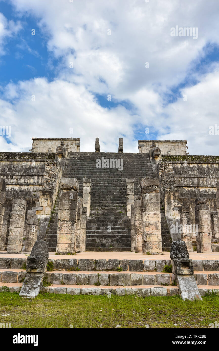 Temple of the Warriors (Templo de los Guerreros) - Chichen Itza, Mexico ...