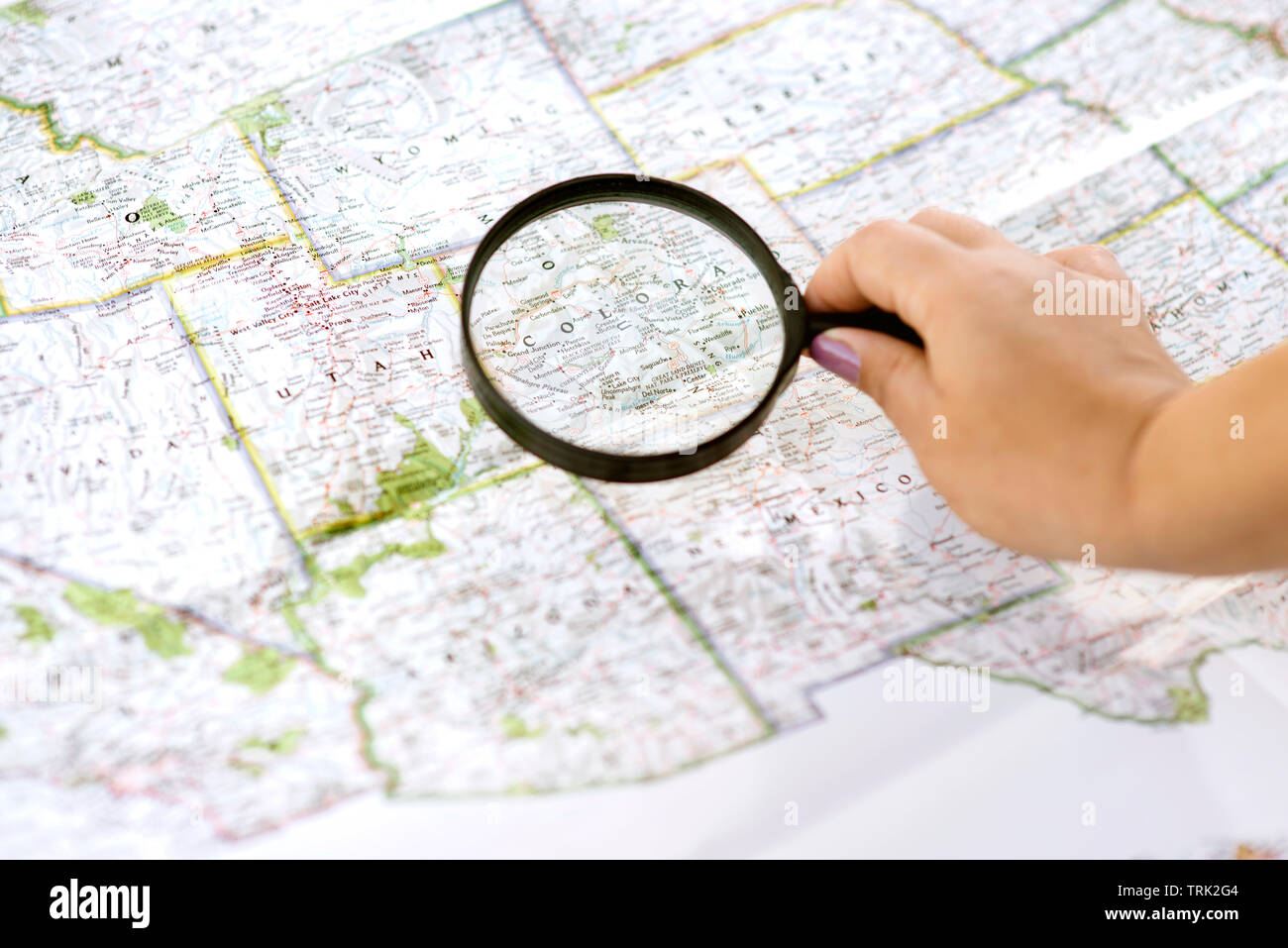 Magnifier map hi-res stock photography and images - Alamy