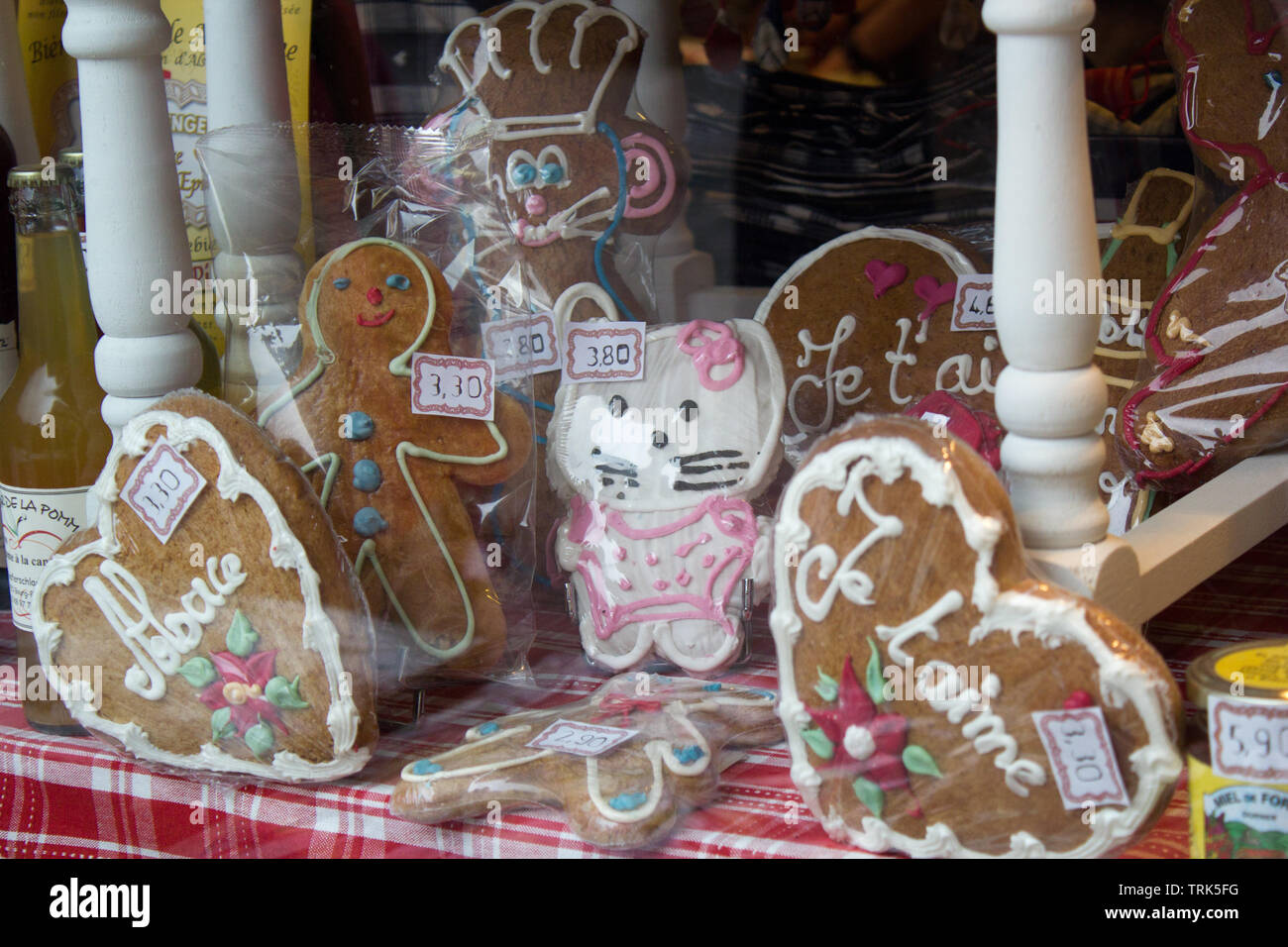 Traditional gingerbread in a bakery in France Stock Photo - Alamy