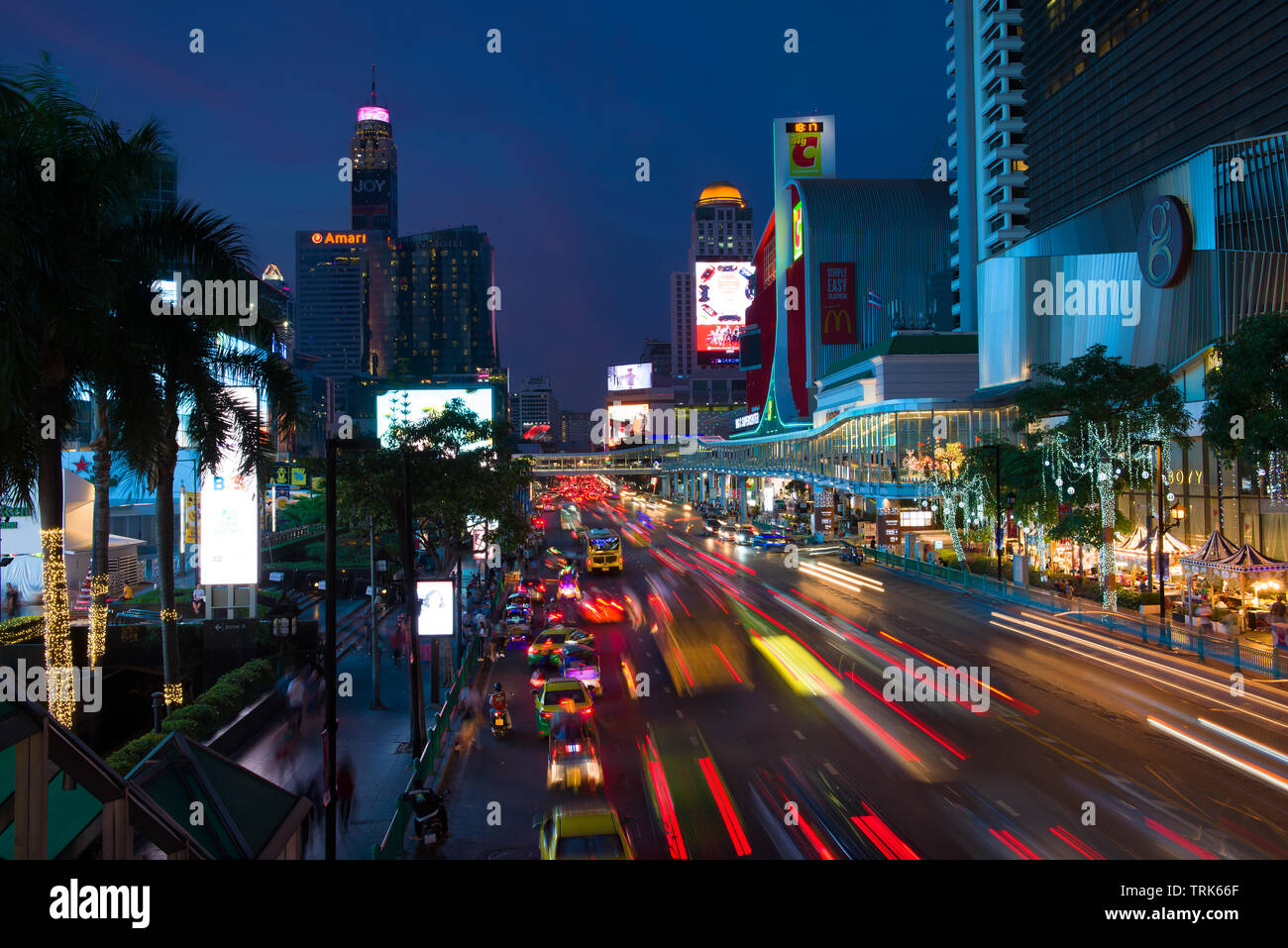 BANGKOK, THAILAND - JANUARY 02, 2019: Ratchadamri Road street late in ...
