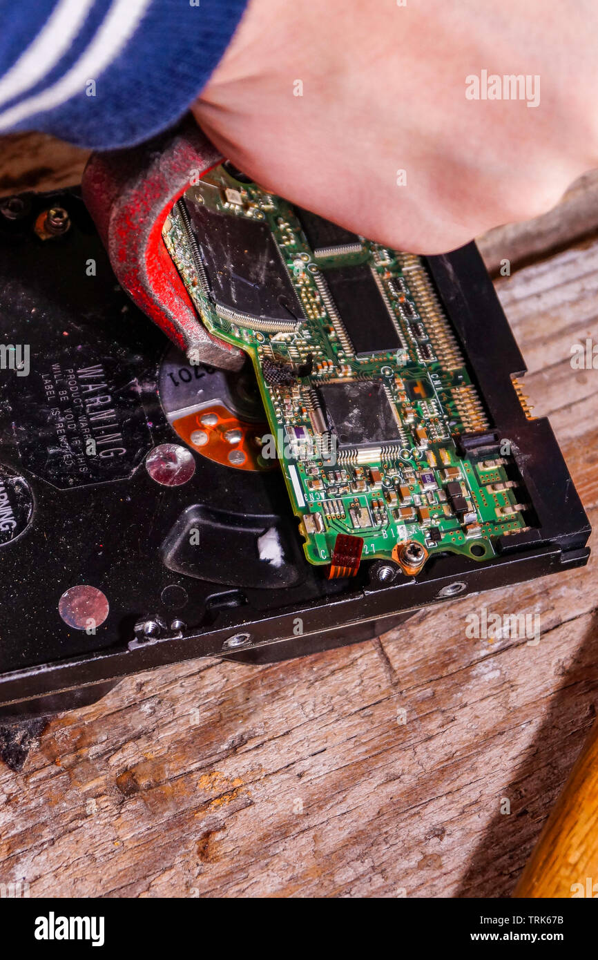 Man destroy computer hi-res stock photography and images - Alamy