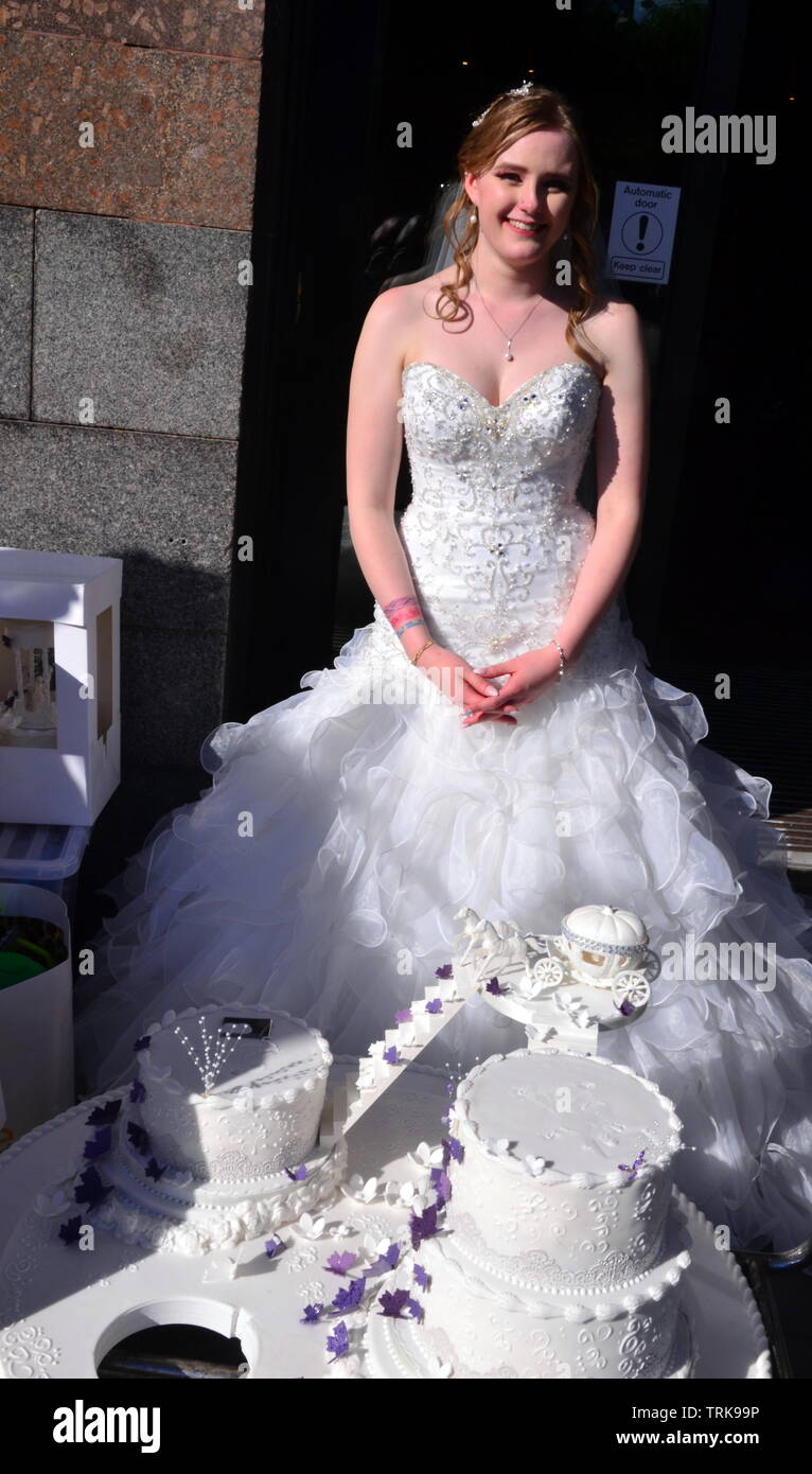 Newly married woman hi-res stock photography and images - Alamy