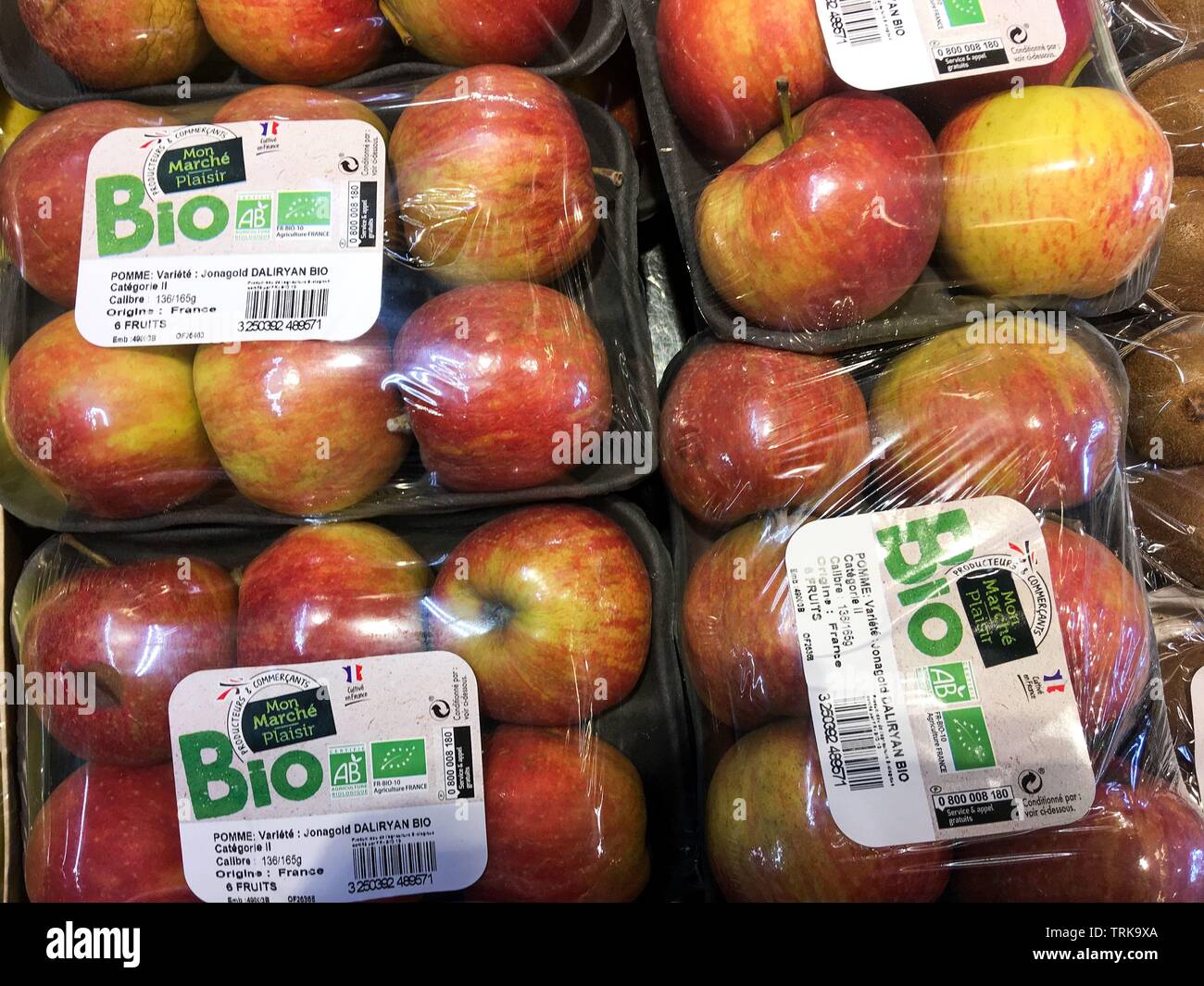 Recycling blister packs hi-res stock photography and images - Alamy