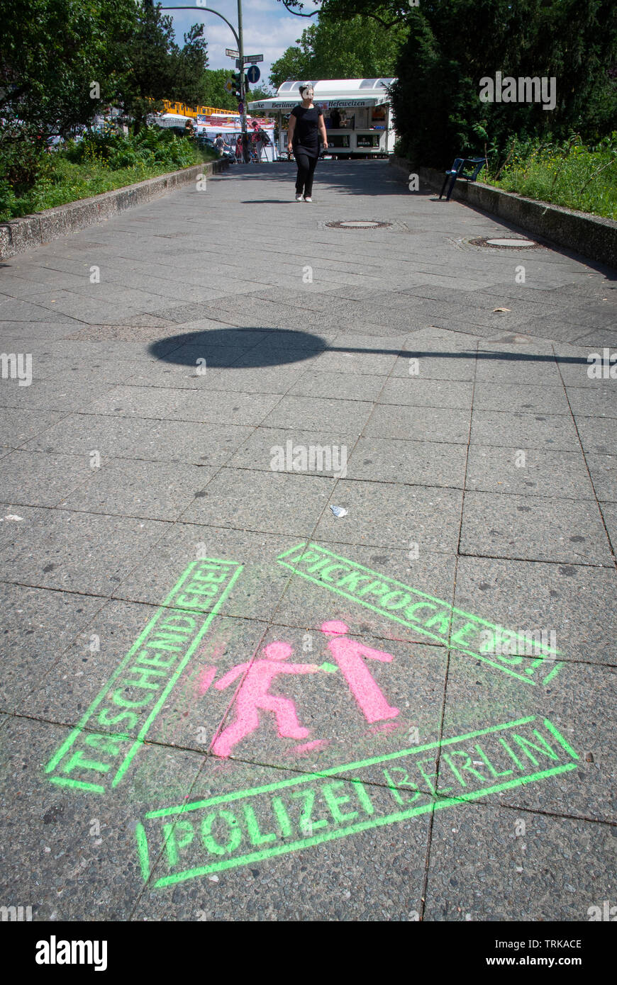 Pick pockets hi-res stock photography and images - Alamy