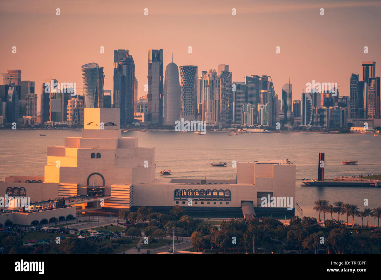 Doha qatar landscape hi-res stock photography and images - Alamy