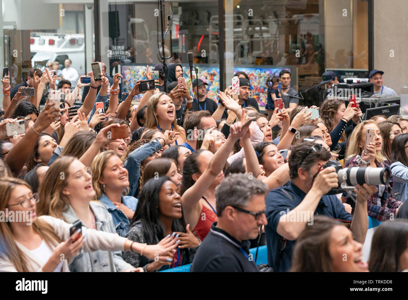 Jonas brothers fans hi-res stock photography and images - Alamy