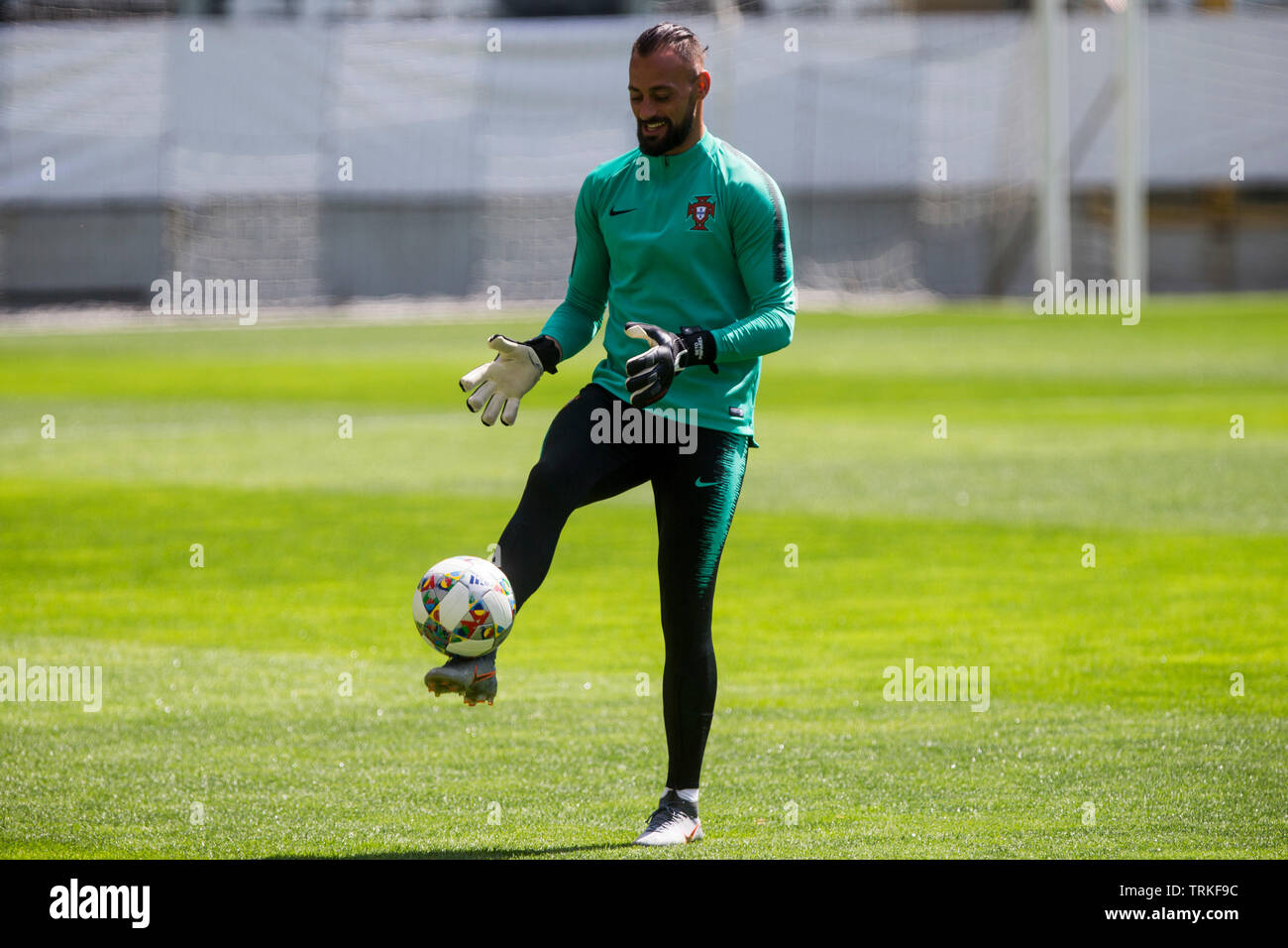 Goalkeeper Beto of POR warms up Stock Photo - Alamy