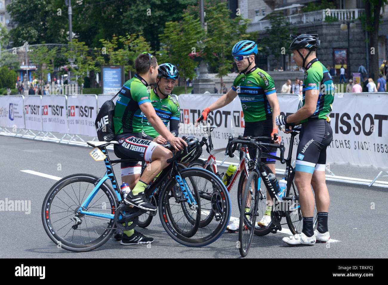 Group cyclists crossing start hi-res stock photography and images - Alamy