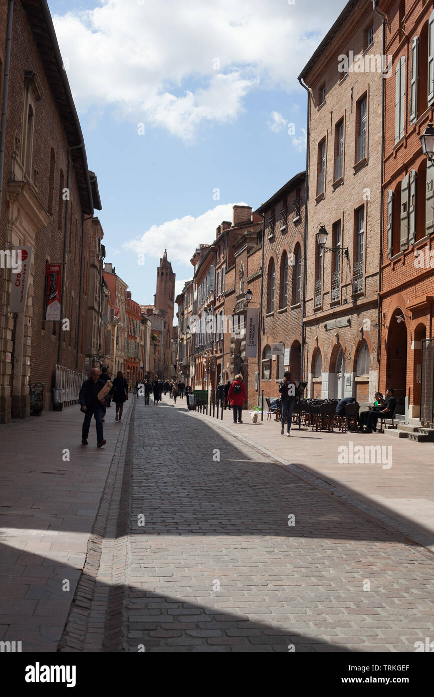 Semi pedestrianised street hi-res stock photography and images - Alamy