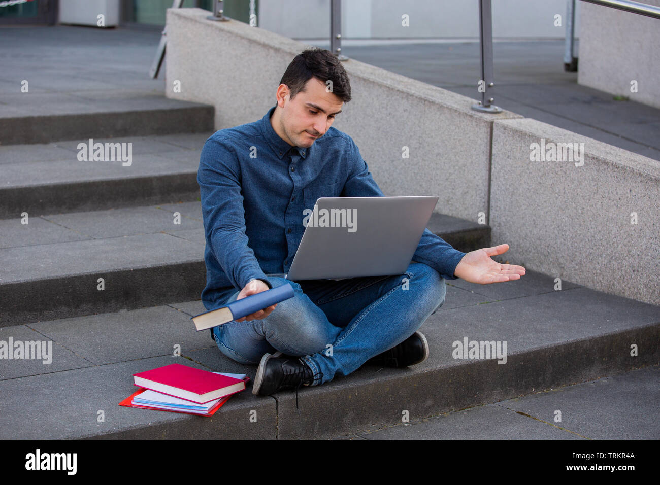Distracted student hi-res stock photography and images - Alamy