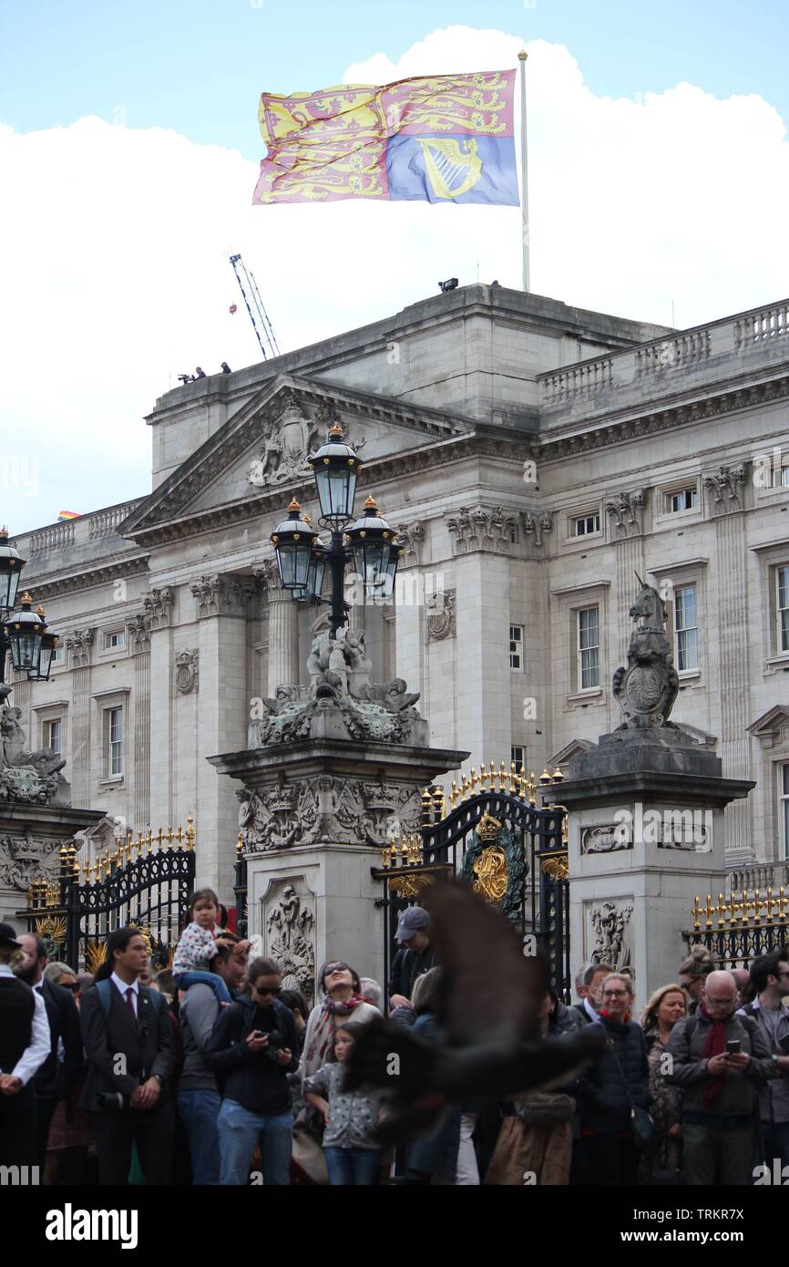 London, England. August, 2020. Full view of Buckingham Palace with flag ...