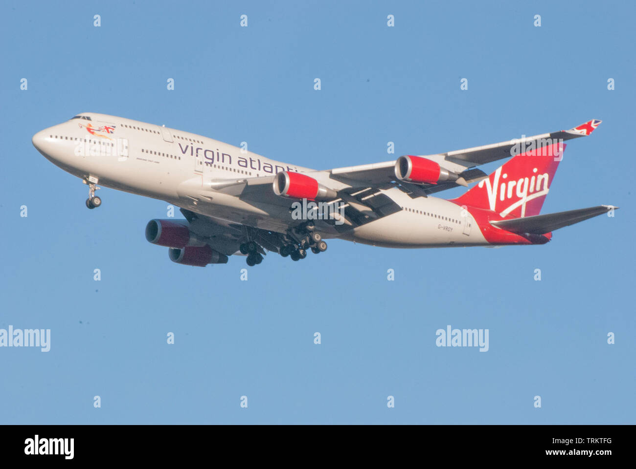 Virgin Atlantic 747 landing at Manchester Airport Stock Photo - Alamy