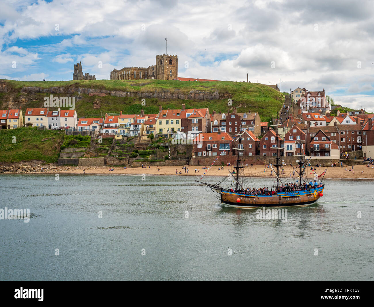Whitby hillside hi-res stock photography and images - Alamy