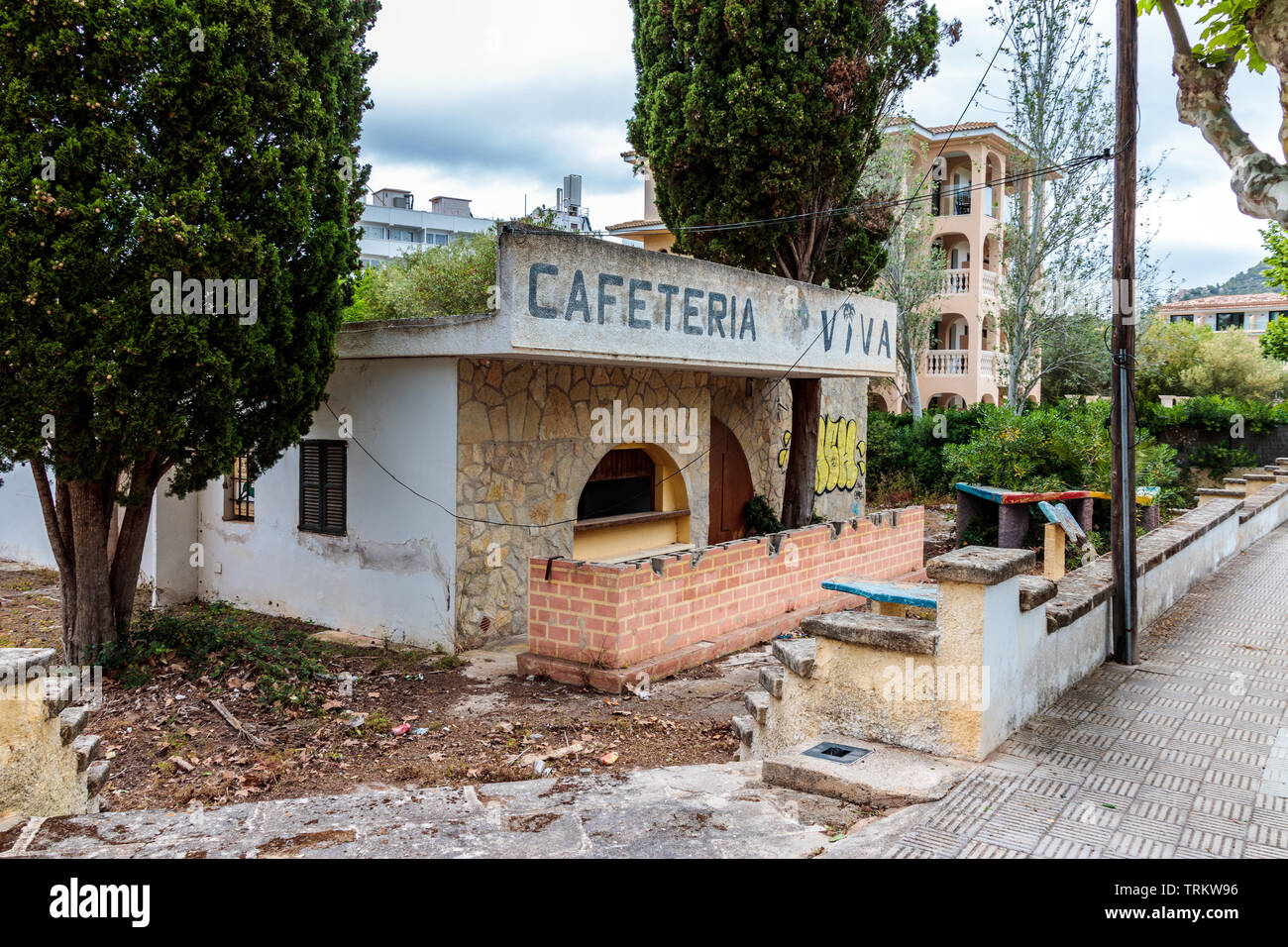 Cafeteria closed hi-res stock photography and images - Alamy