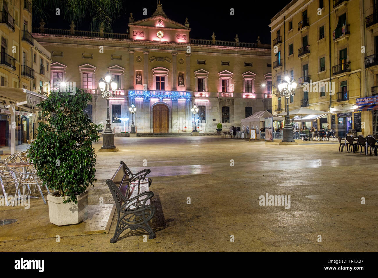 Town hall square. Tarragona old town by night. Catalonia, Spain Stock ...