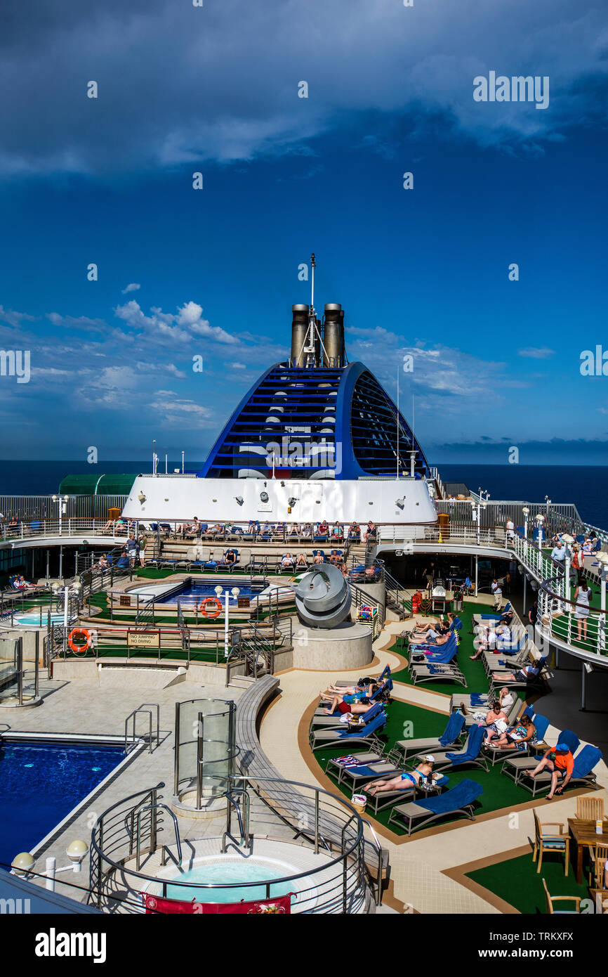 P and O ship Oceana at Sea stock photo Stock Photo - Alamy