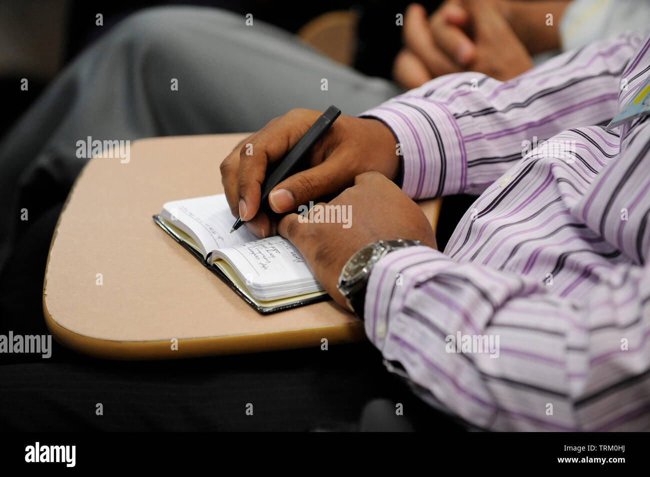 Mans hand taking notes hi-res stock photography and images - Alamy
