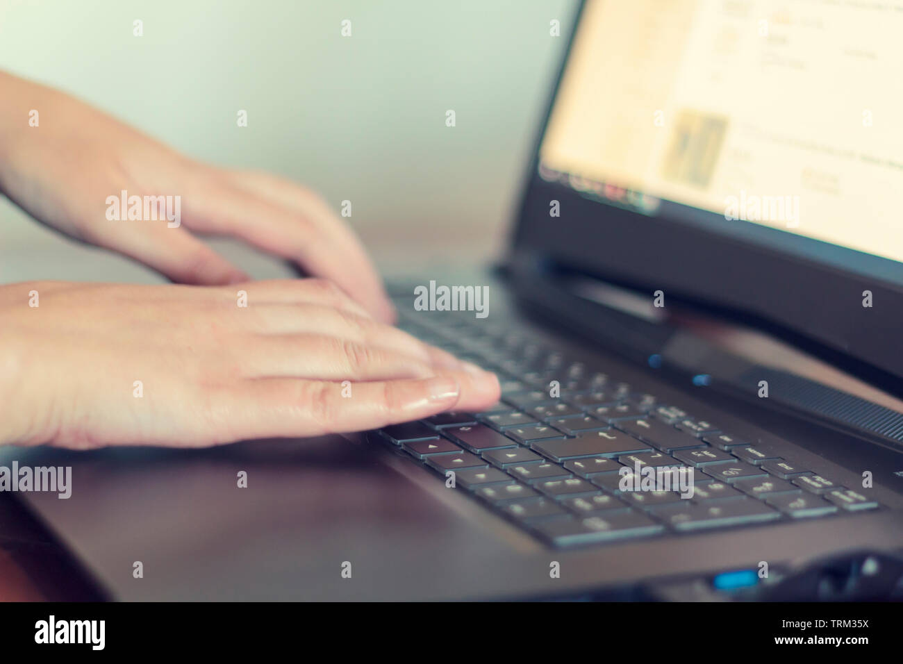 Messenger typing hi-res stock photography and images - Alamy