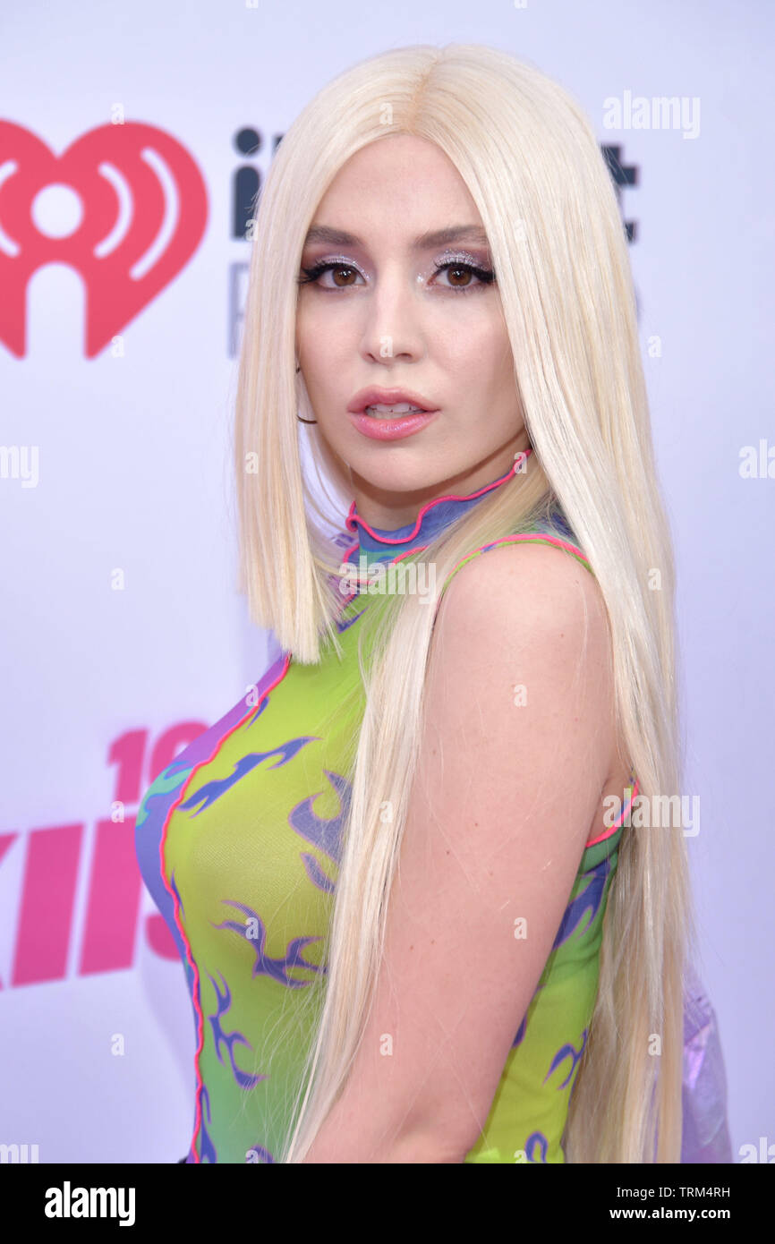 Ava max hi-res stock photography and images - Alamy