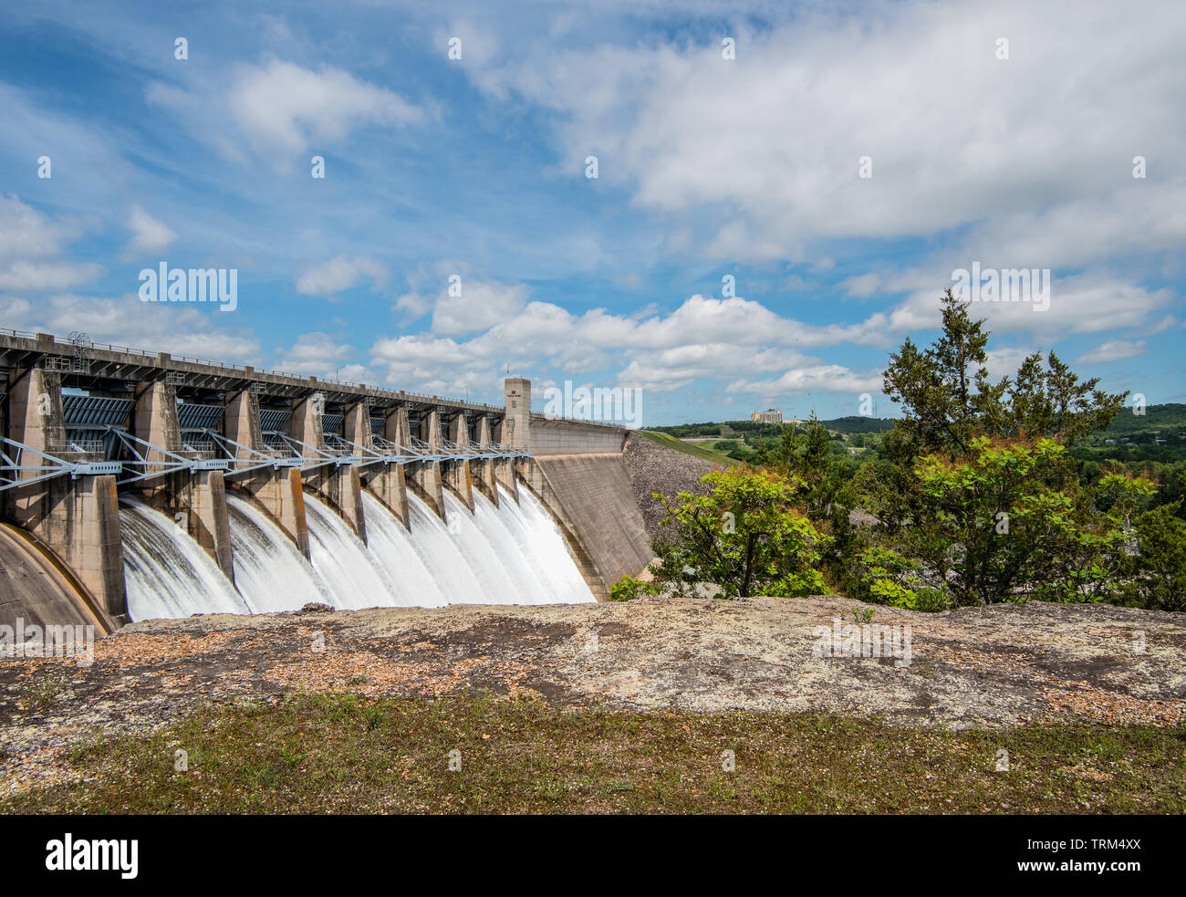 Table Rock Dam flowing water to control flooding Stock Photo - Alamy