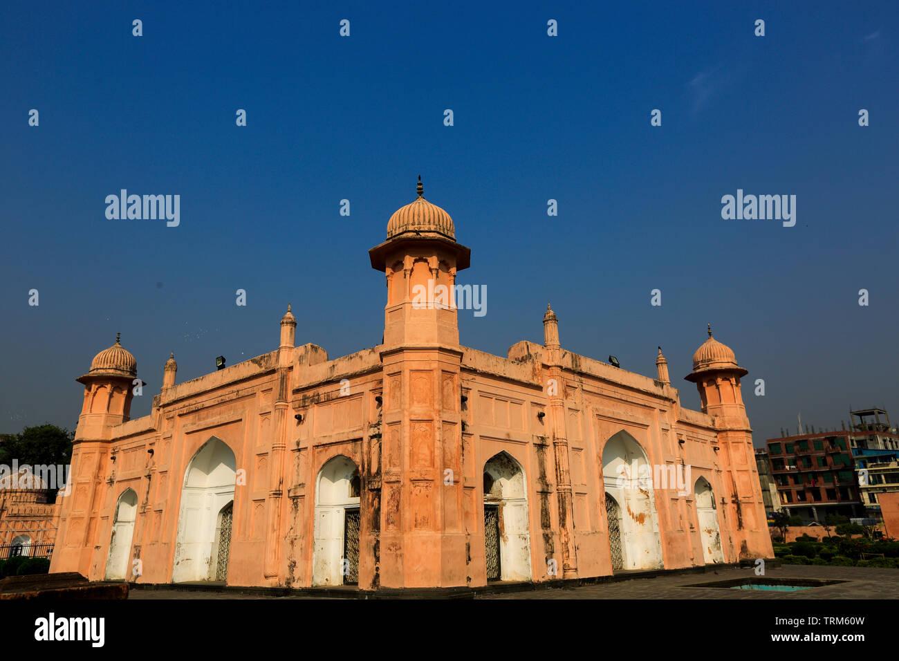 Pari Bibi Tomb inside the Lalbagh Fort in Old Dhaka, Bangladesh Stock ...